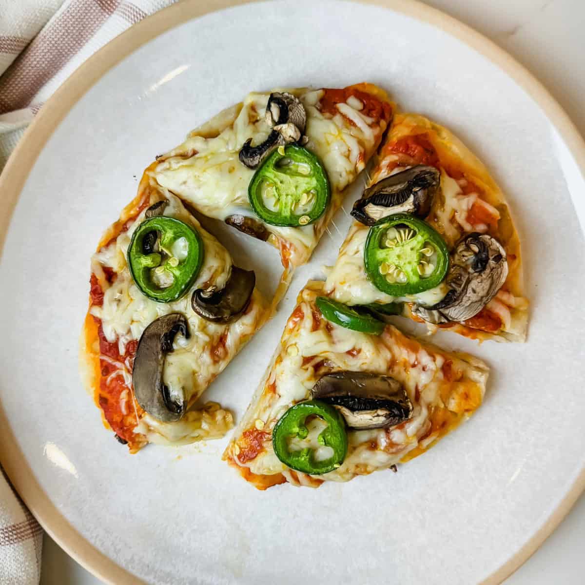 Homemade Personal Pizza (High Protein) - Easy Eats Dietitian